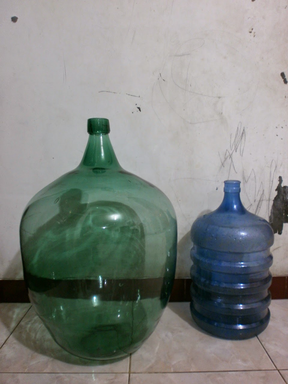 Antikpisan: Botol Berukuran Double XL Antik Warna Beling Biru Kehijauan ...