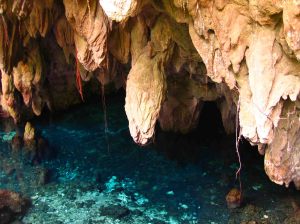 Keanekaragaman Kepulauan Kei / Kei Island: GOA HAWANG DESA LETVUAN