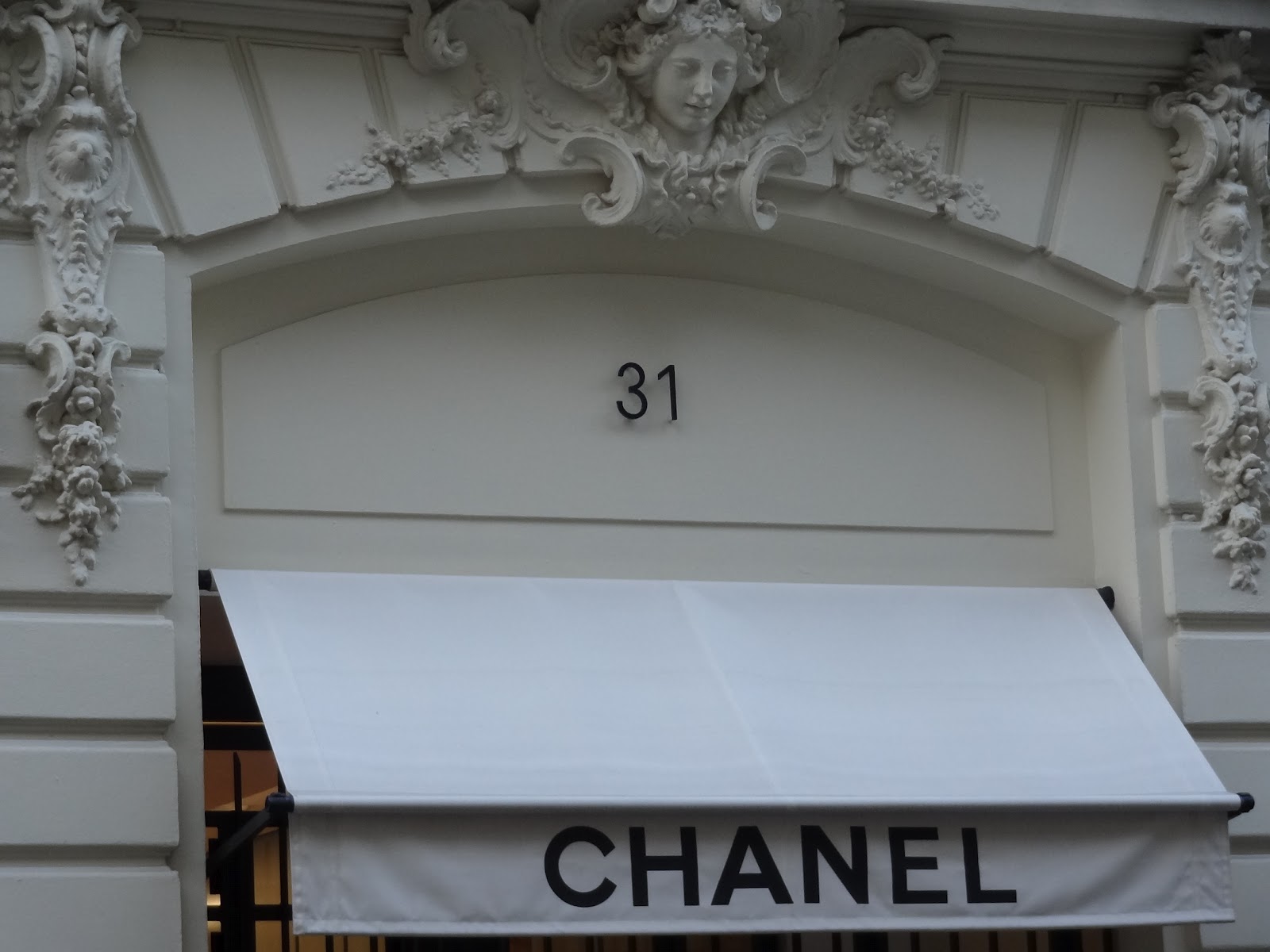 The Secret to Splendid: 31 Rue Cambon ~ Chanel
