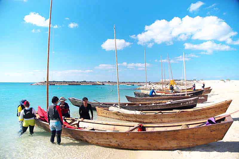 Ryukyu Life: 12 Images of Okinawa's Sailing Sabani Boats