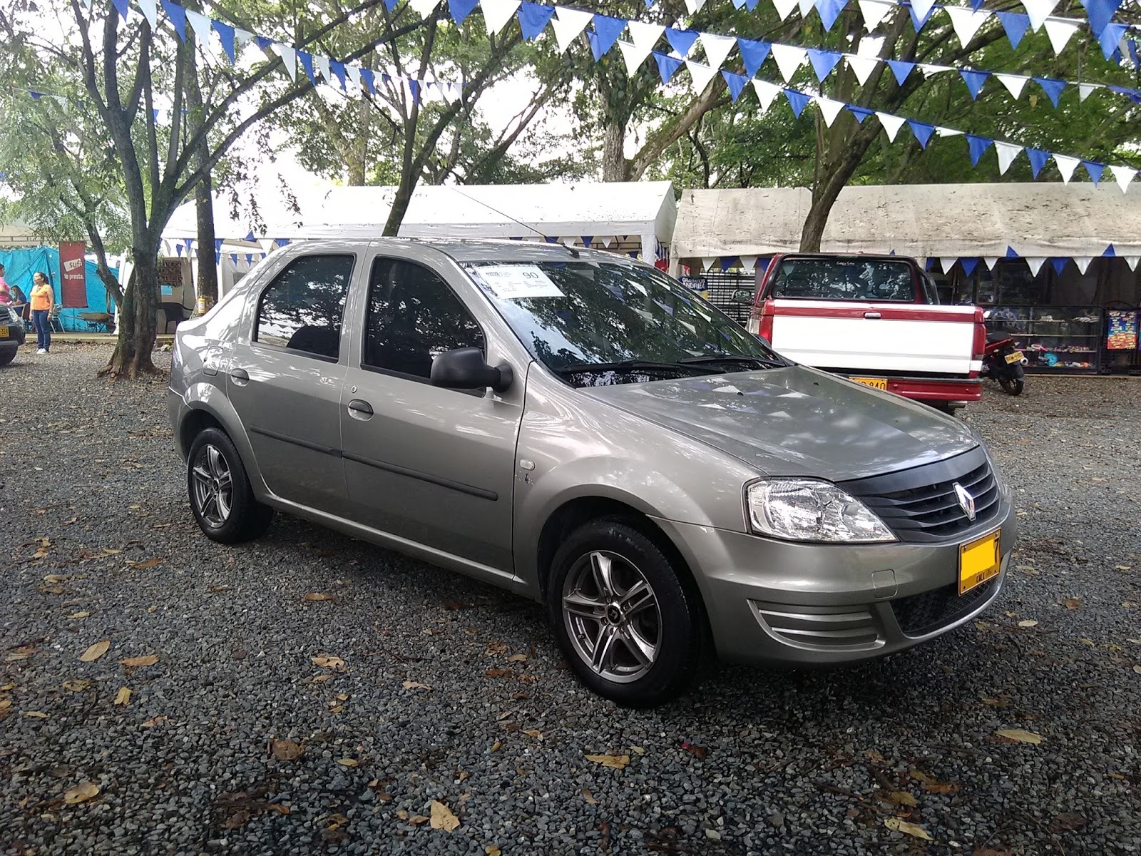 RENAULT LOGAN FAMILIER 2013 GRIS
