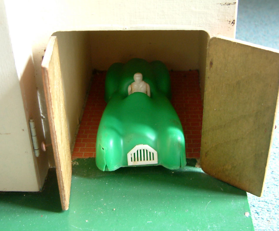 KT Miniatures Journal: c1950s Tri-ang No 62 Dolls House