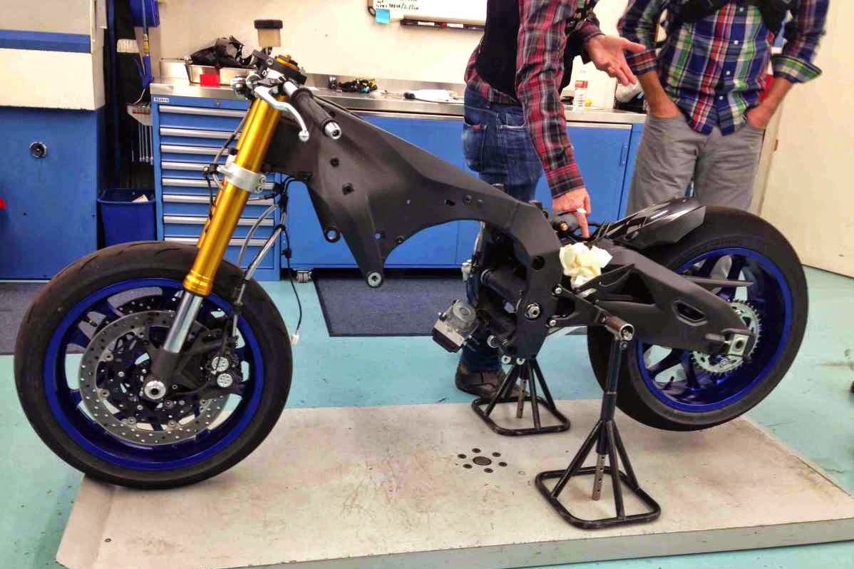 The 2015 Yamaha R1 With Race Bodywork ~ SUPERMOTOO