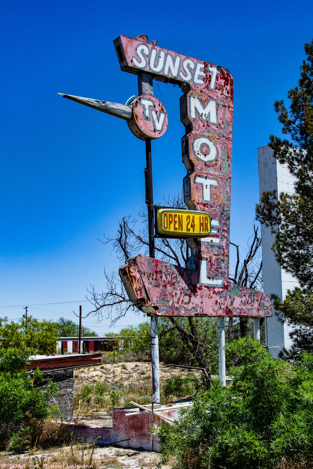 My Photography: The Sun Set On The Sunset Motel