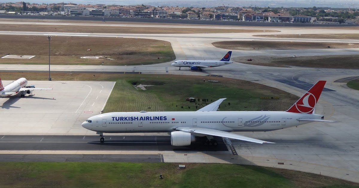 ISTANBUL AIRSIDE: Boeing 777 vs Airbus A320