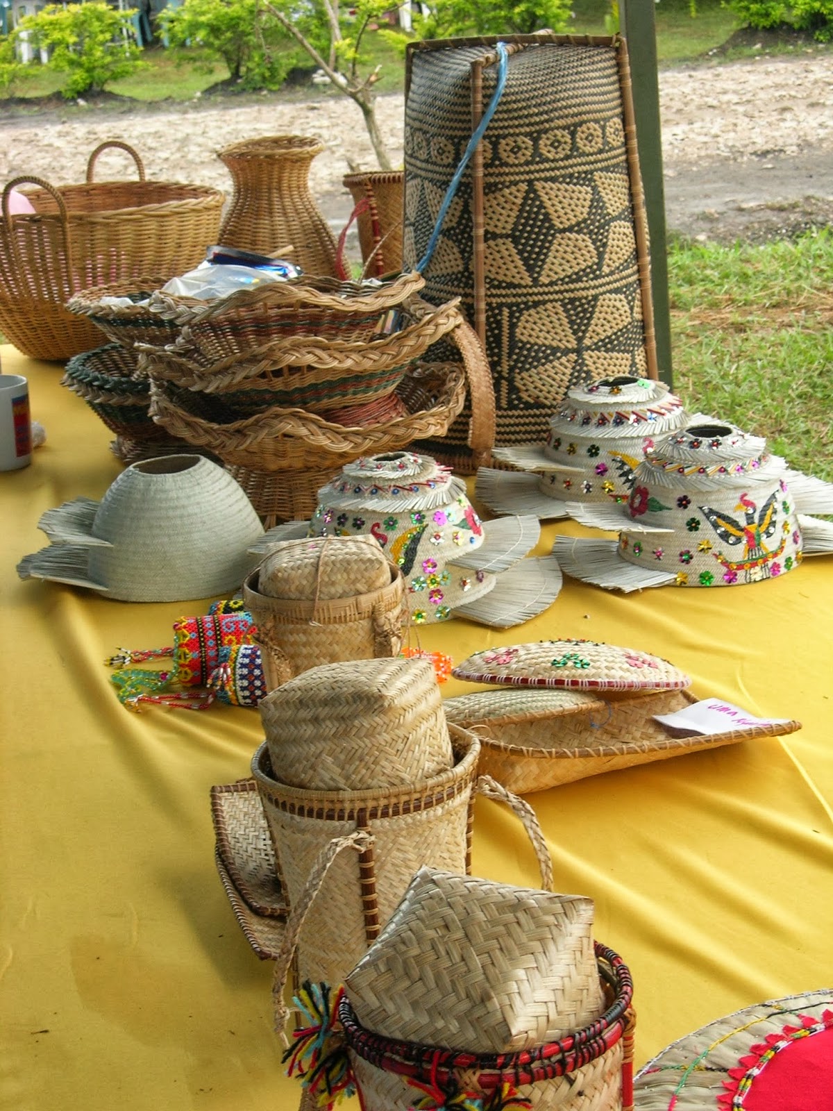 Robert Chee and Leni's resort: Unique Handicraft