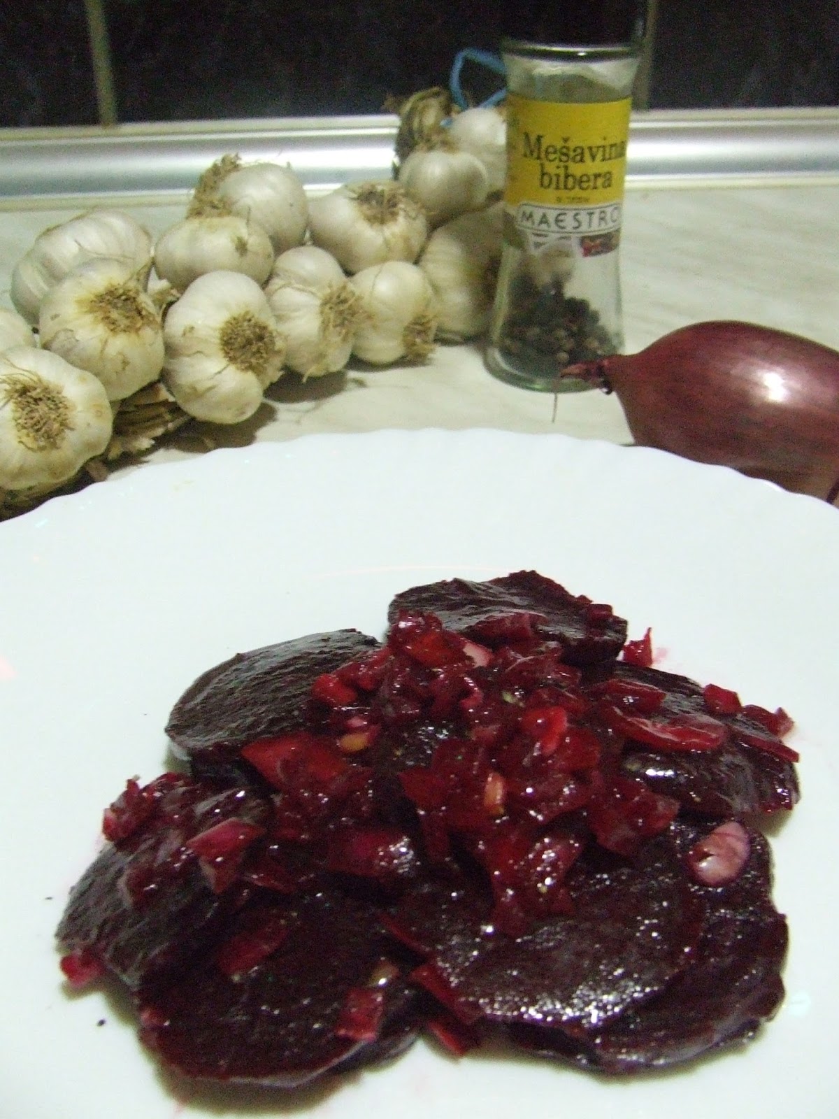 Nalencetovo ćoše: Salata od cvekle sa crvenim i belim lukom