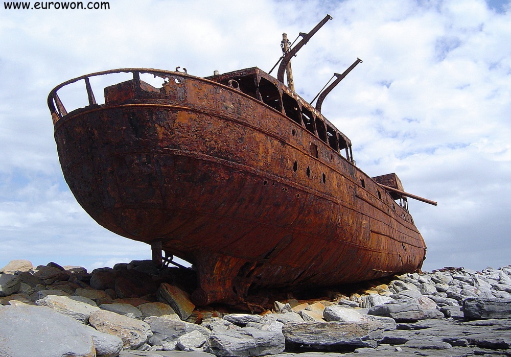El naufragio del MC Plassey en la Isla Inisheer de Irlanda [Eurowon]
