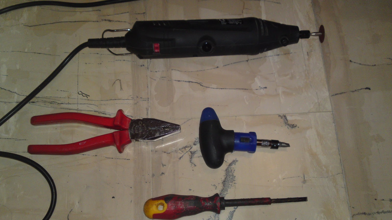 RC BRUSHLESS BLOG---: Πως να αφαιρεσουμε μια βιδα με φαγωμενο κεφαλι