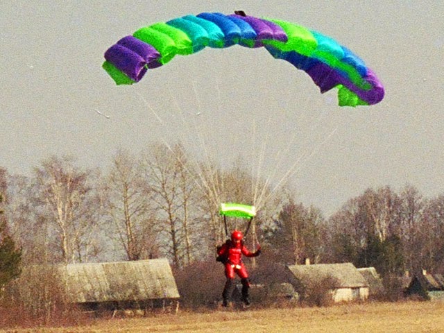 Jak zbudowany jest spadochron?