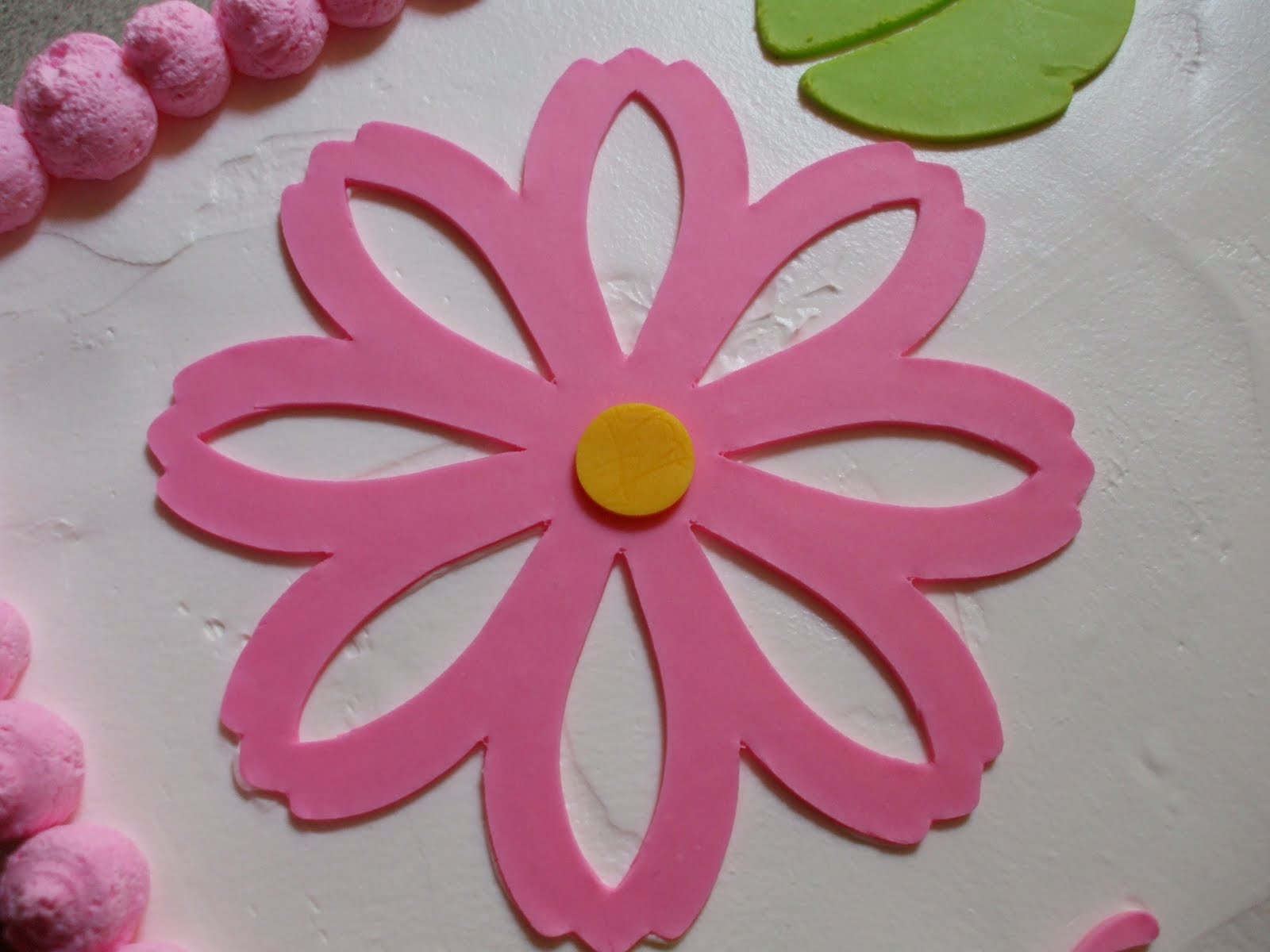The Simple Cake: Using The Cricut Cake Mini
