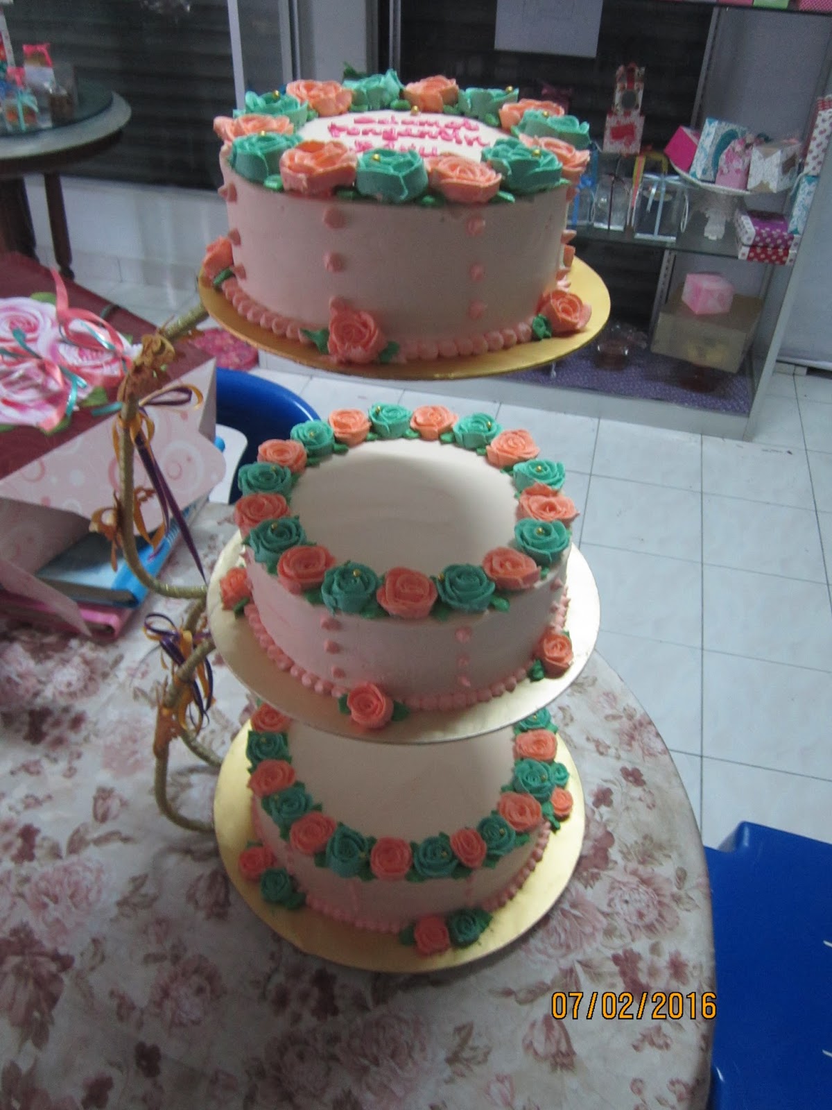 Anika MyRasa: KEK KAHWIN TEMA PEACH DAN HIJAU