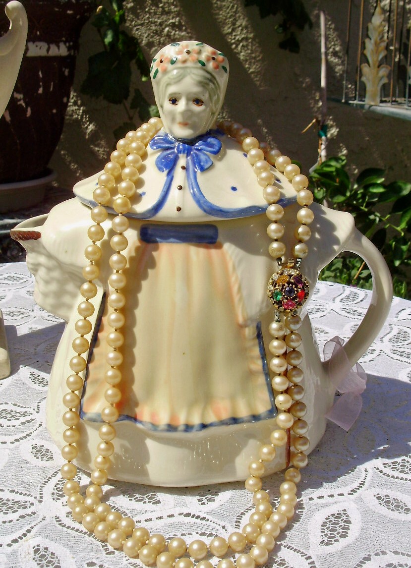 Martha's Favorites: TEA CUPS & ANGELS!