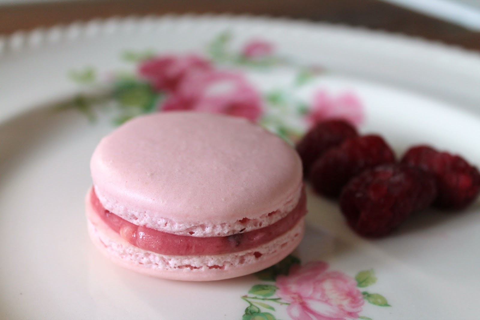 The Cottage Diaries: Raspberry Macarons