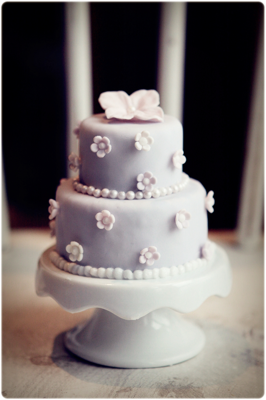 Sugar: Mini three tiered cakes