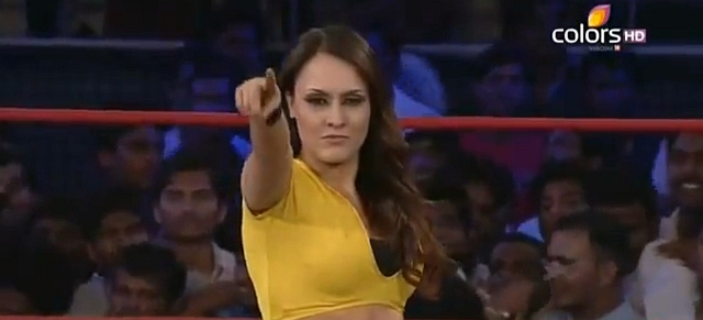 Womens Pro Wrestling: Alyssa Flash vs ....Raisha Saeed?