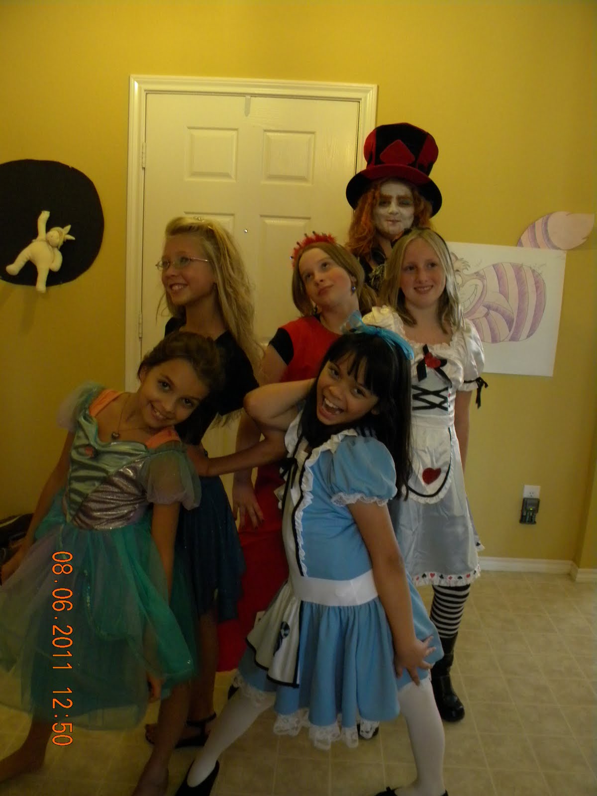 Scrappy Sugar Girl: Alice in Wonderland Party