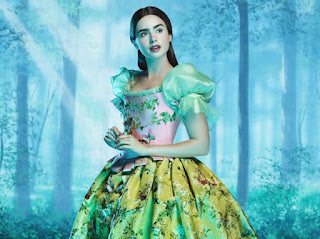 First Trailer For Snow White Film Mirror Mirror (Lily Collins and Julia ...