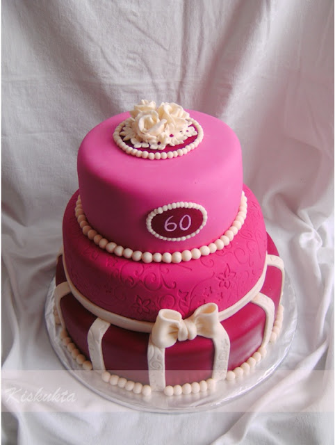 Kiskukta torta: Három emeletes élvezet :)