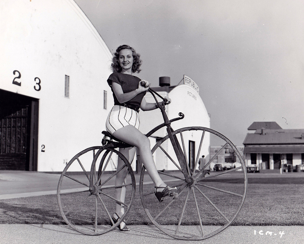 Los Angeles Morgue Files: "Buck Rogers" Actress Constance Moore 2005 ...