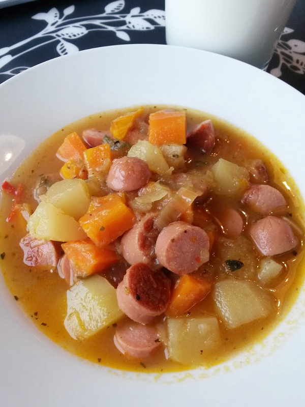 Keittiö Koivikon Katveessa: Herkullinen nakkikeitto