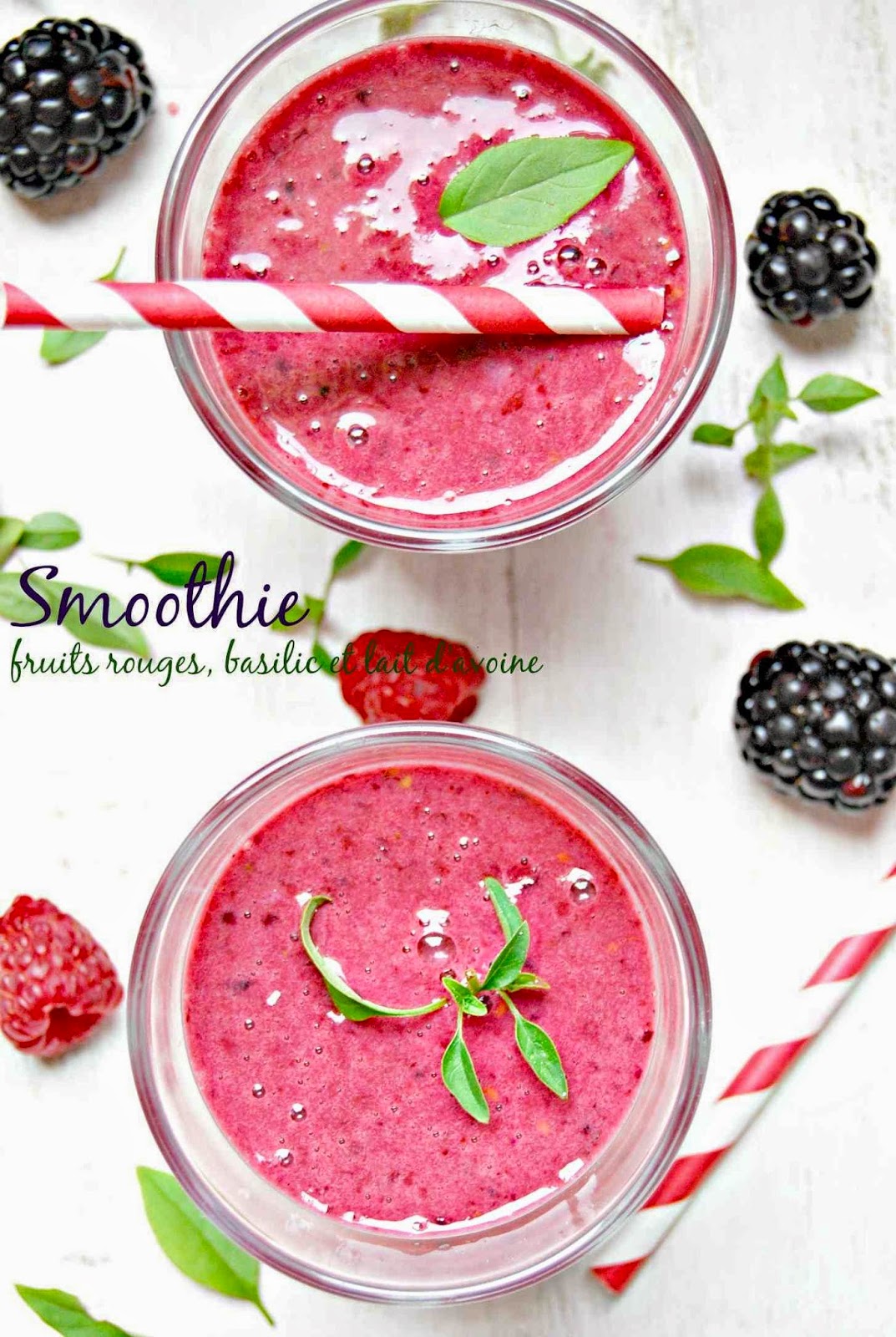 Smoothie aux fruits rouges, basilic et lait d'avoine