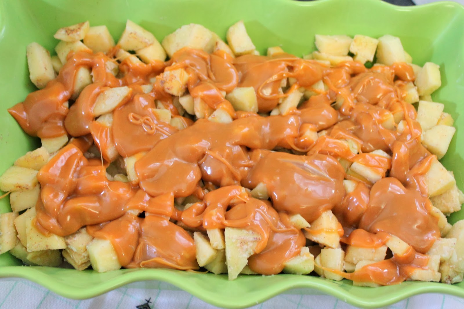 Here Comes The Fun: Sunday Baking: Caramel Apple Bars