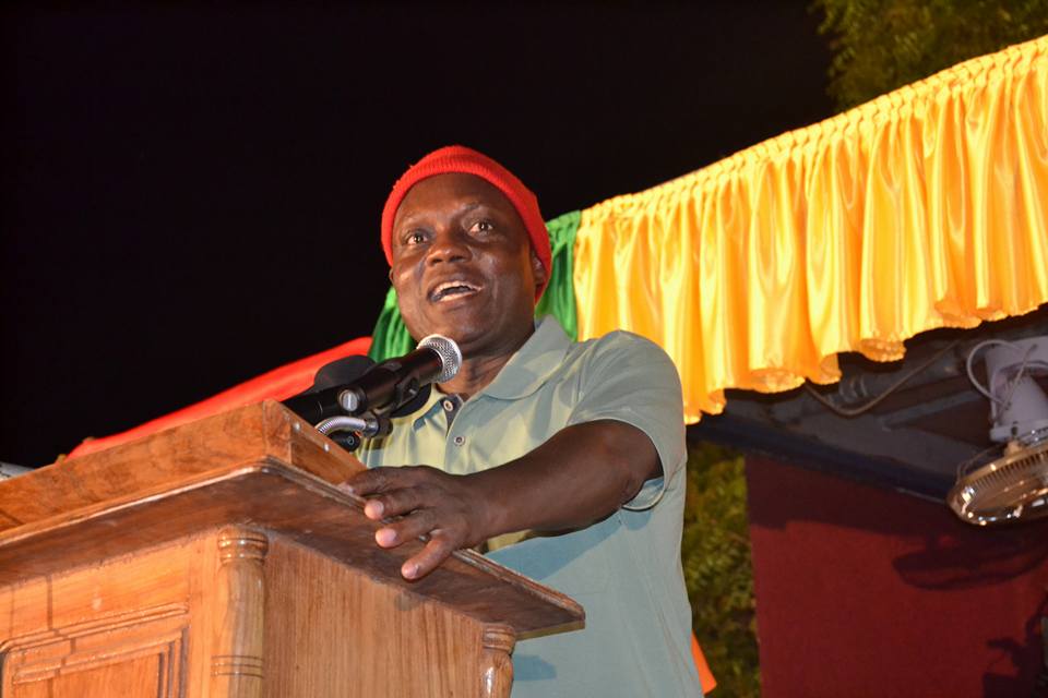 DITADURA DO PROGRESSO: MAGNIFICAÇÃO DO BARRETE VERMELHO ATRIBUÍDO AO ...