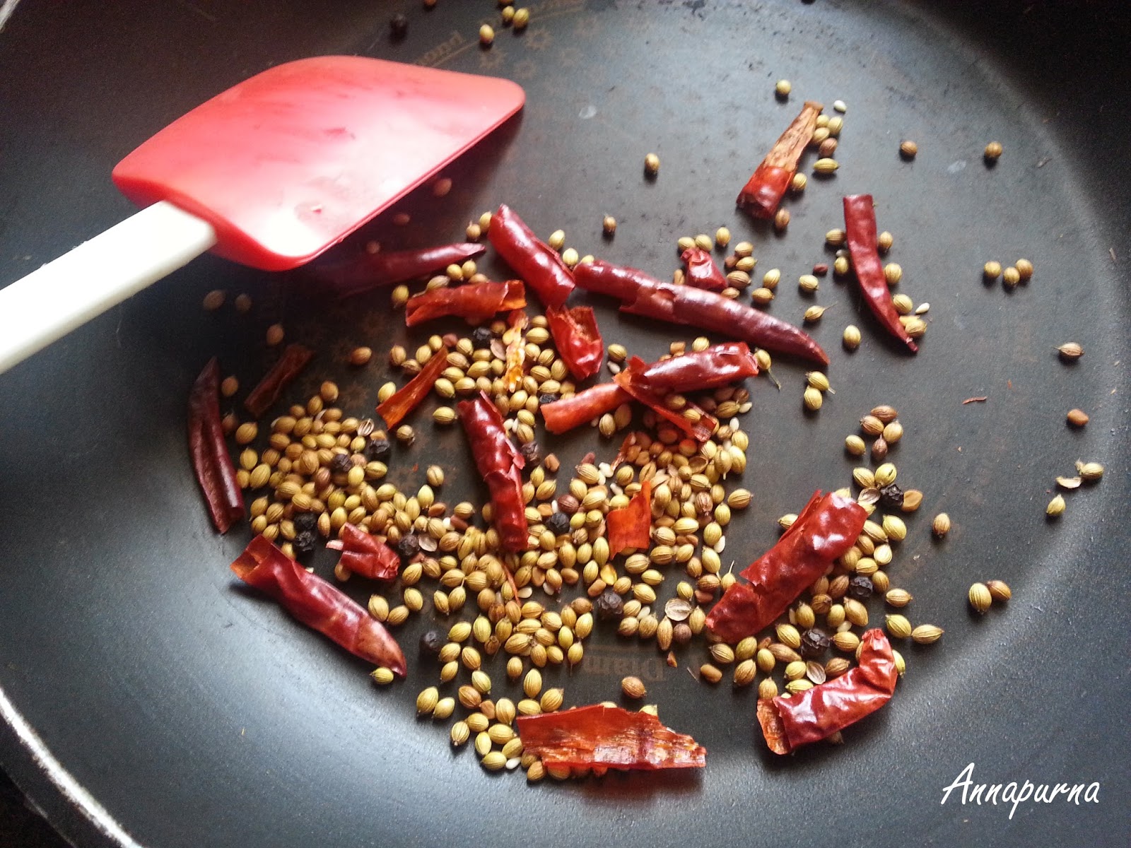 Annapurna: Puliyodharai / Pulihora - South Indian Tamarind Rice Recipe
