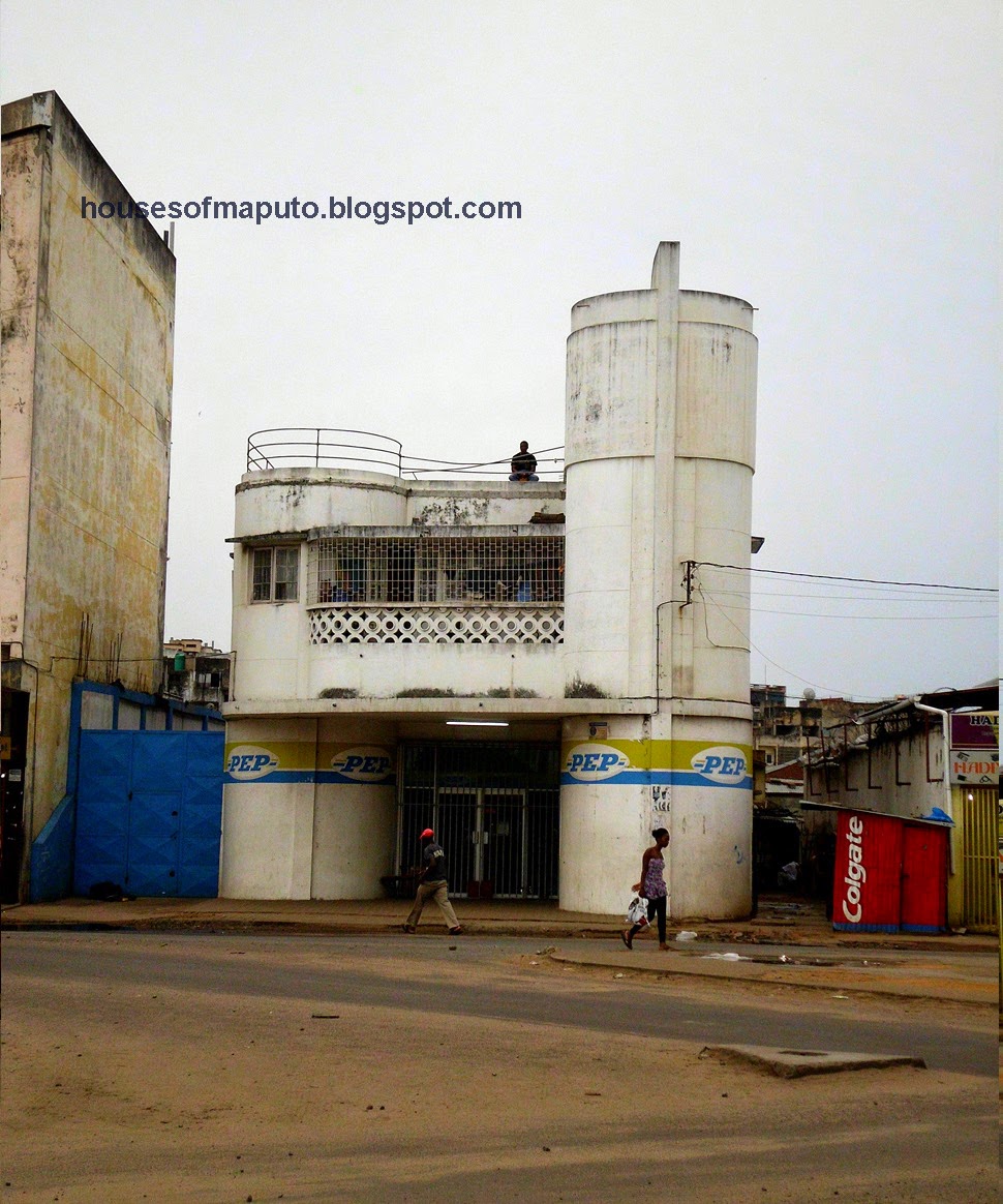 Garagem de pneus no Alto Maé B, Maputo - arquitectura art deco e ...