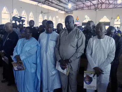 Audu Ogbe bids farewell to his mum.