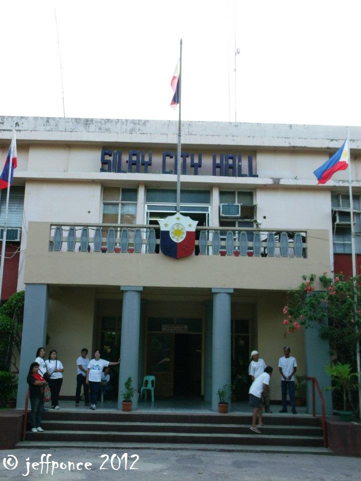 Bisayang Manlalakbay around the Philippines: Hello Silay City Hall in ...