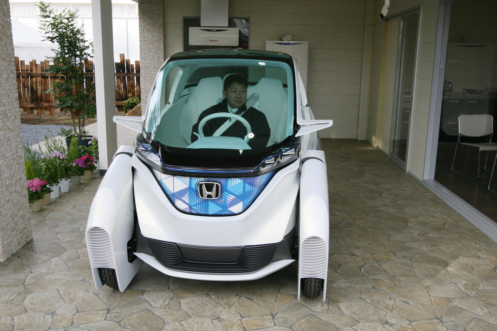 Honda Micro Commuter Car EV Concept Revealed | Electric Vehicle News