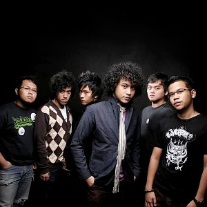 10 Grup Musik / Band Terbaik di Indonesia | Freak List