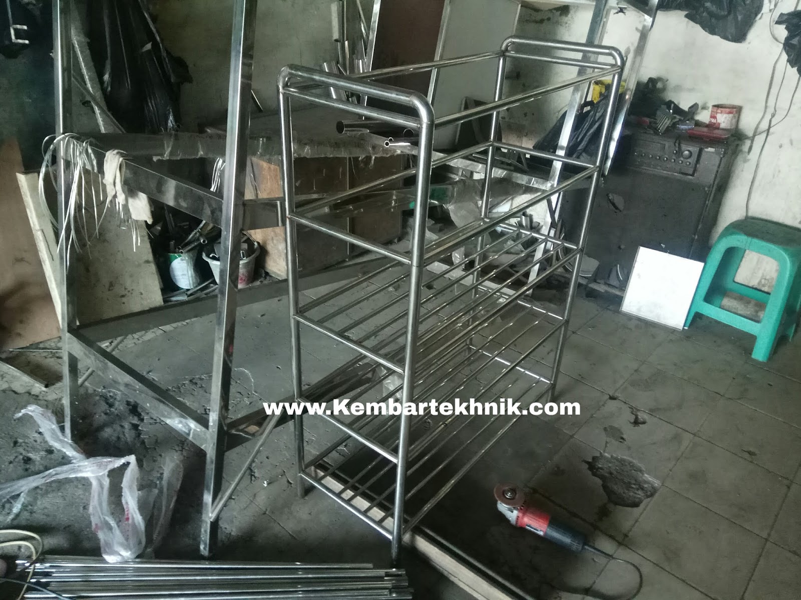 Rak Sepatu Stainless Minimalis - Bengkel Jasa Pembuat Berbagai Macam Rak