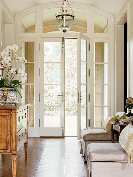 The Peak of Très Chic: Enticing Entryways