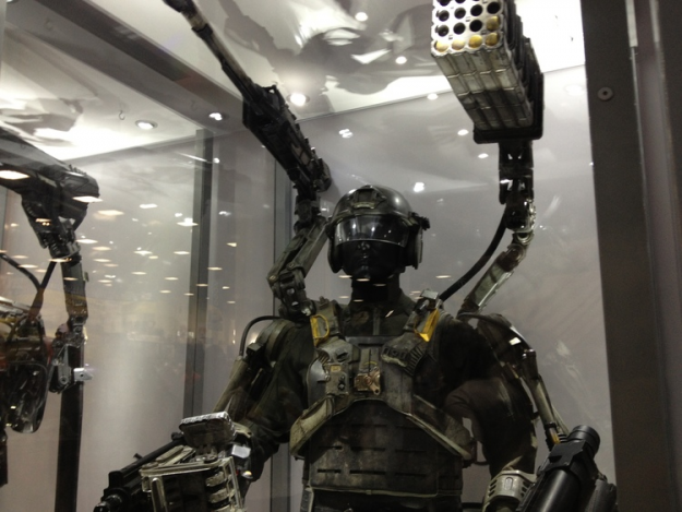 Tom Cruise Movie showing a lot of soldiers using exoskeletons ...