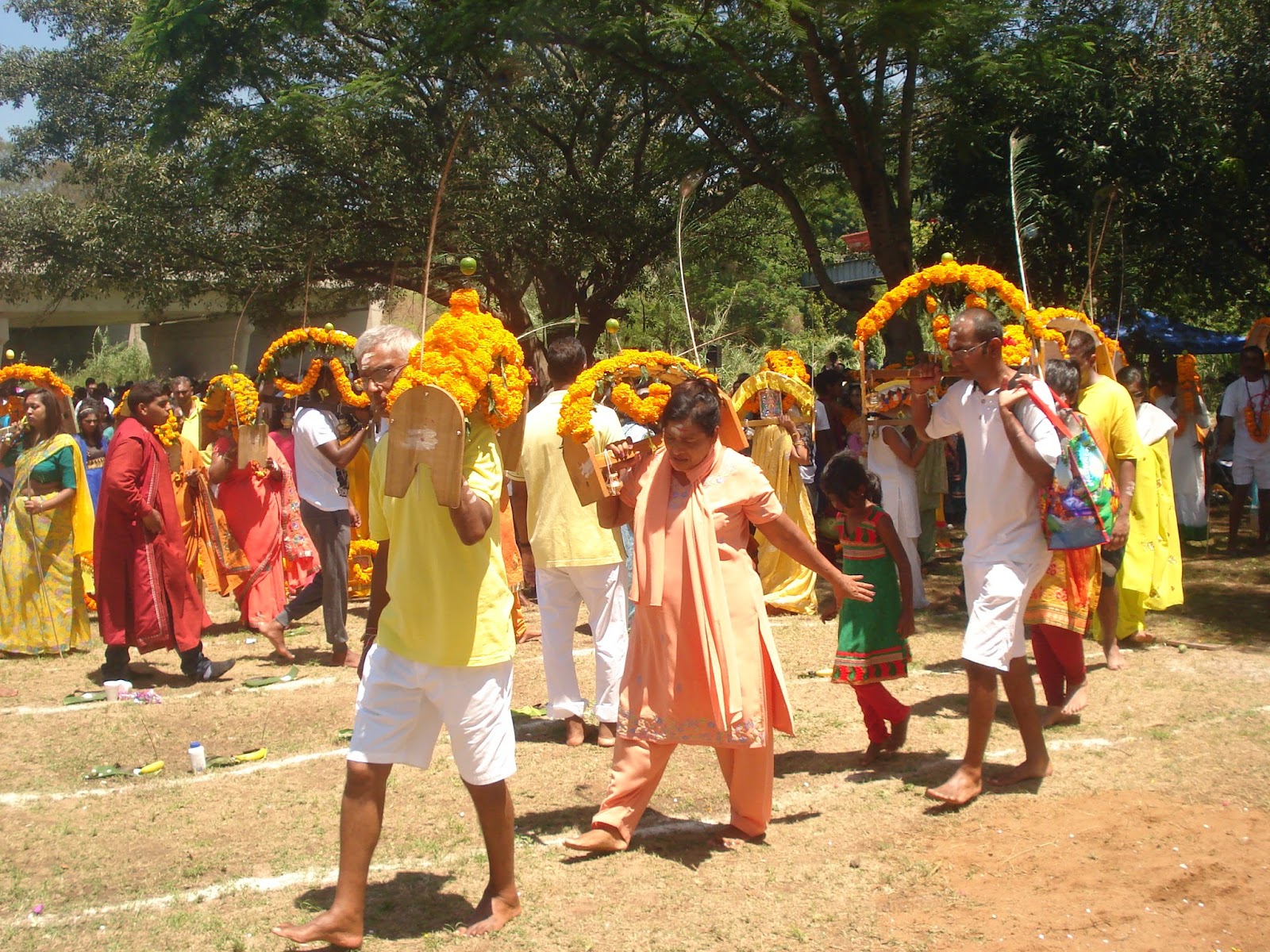 The Subry Govender Column: TENS OF THOUSANDS FLOCK TO KAVADY CEREMONIES ...