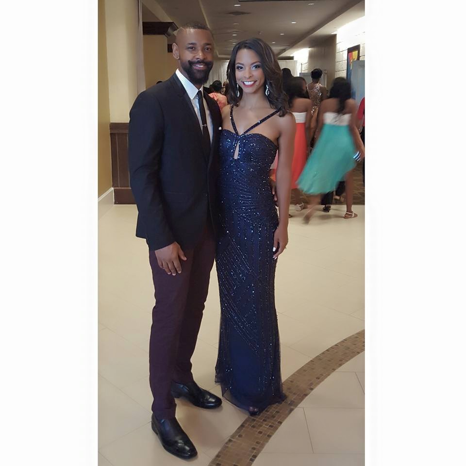 The Crafty Reporter: Constance Jones presents award at Bahamian Icon Awards