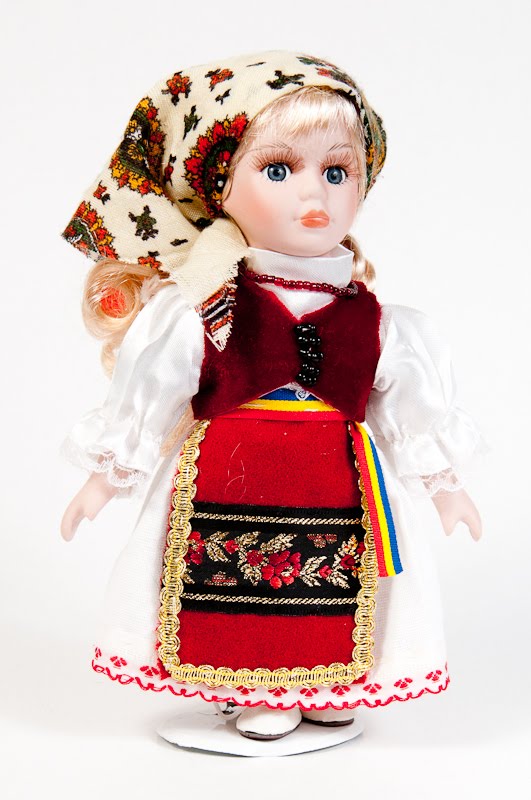 Artizanat Souvenir Cadouri: Papusi din portelan in port popular ...