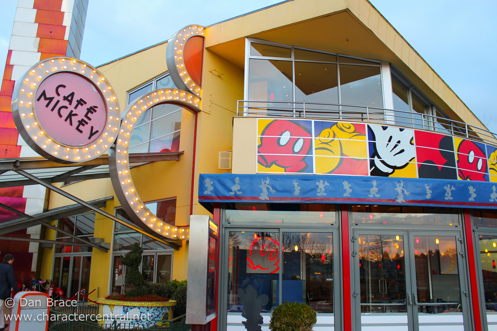 Disney Village Fans: The History of Disney Village (1992-2016)