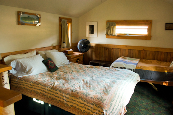 Laughin Lalo: Yellowstone River Inn