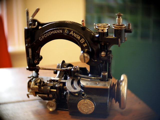 I Smell a Hat: Sew fine; Grossmann, Anita B