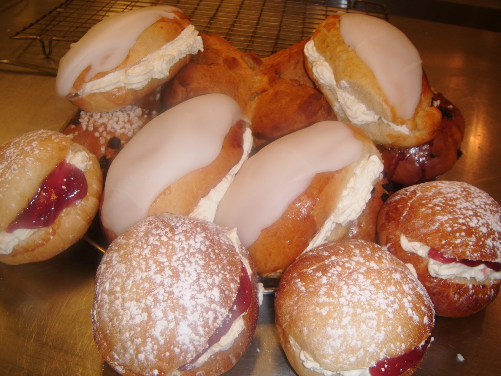 Cupcakes, Cake and Passion: Devonshire Splits, Bath Buns and Fruit Buns ...