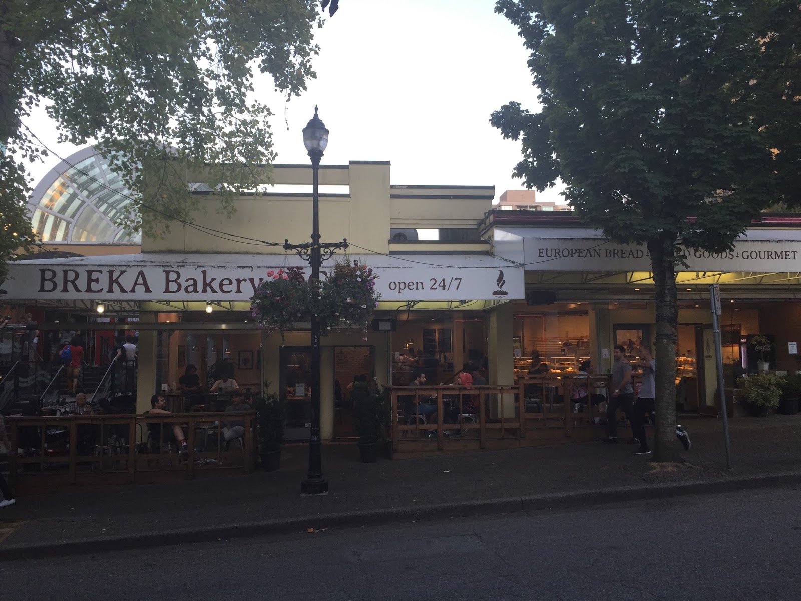 Mimi's Cake Tour: Breka Bakery