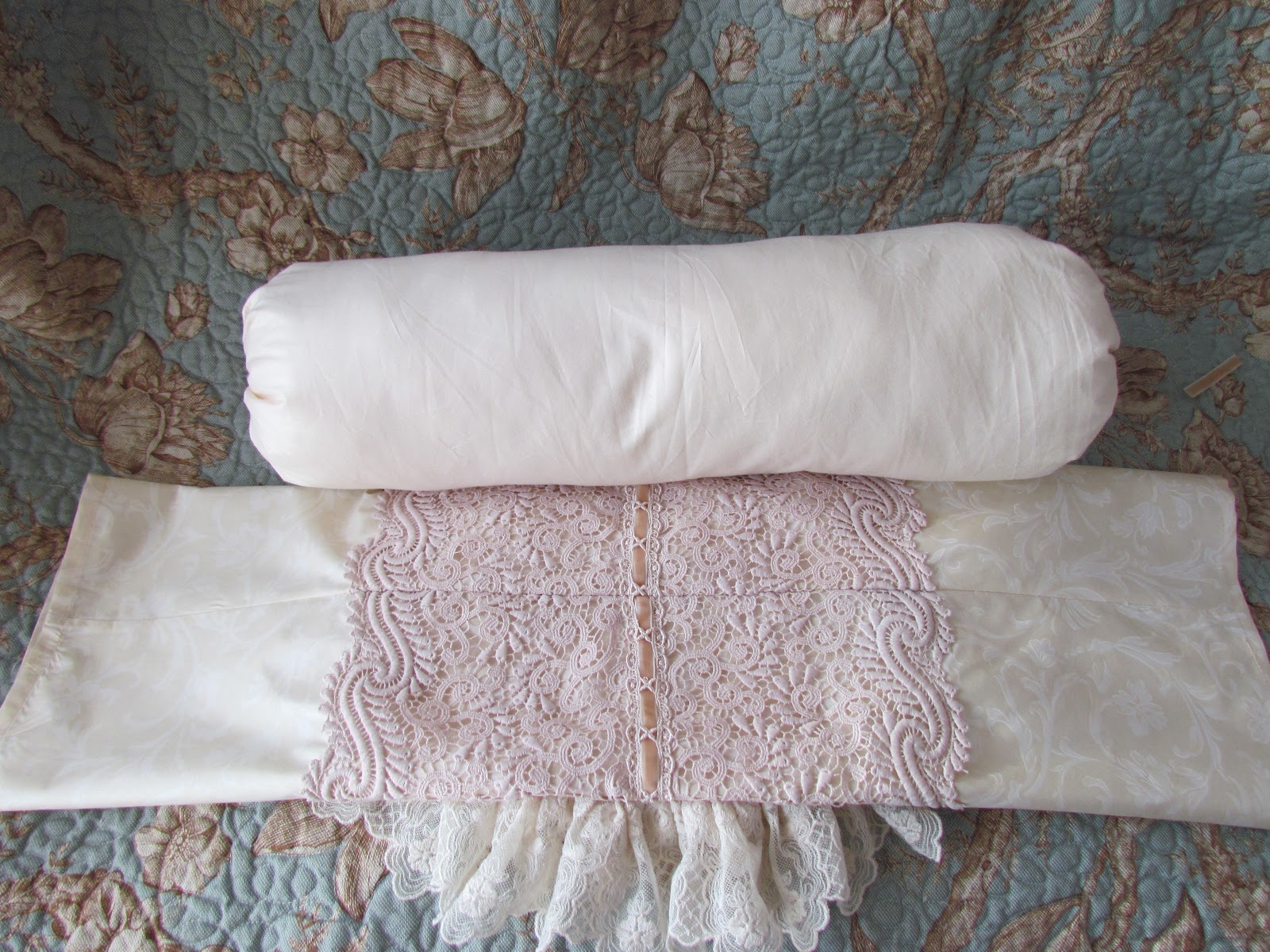 Angela Lace: Small Bolster Tutorial