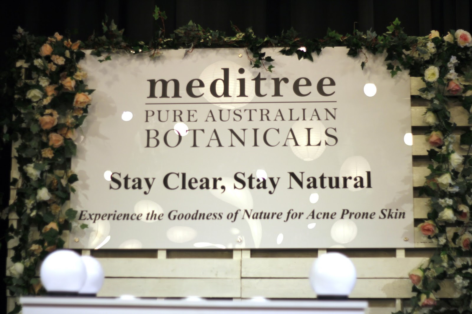 还在烦恼脸上的青春痘？Meditree茶树护肤系列使痘痘远离你！