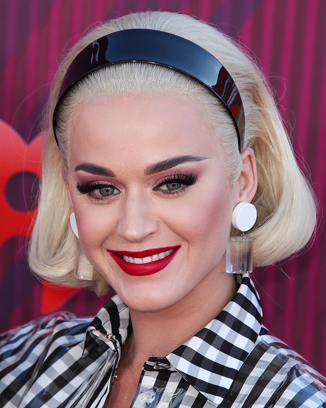 Katy Perry represented a completely new style - the new hairstyle is ...