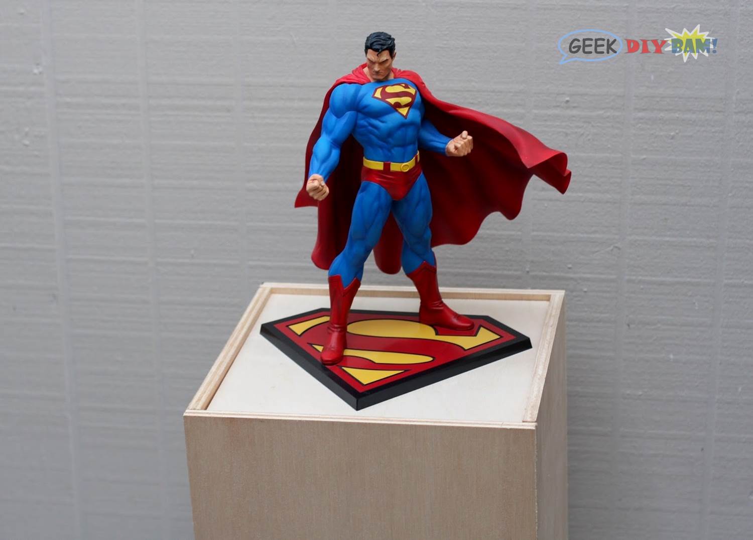 GEEK DIY BAM!: DC COMICS SUPERMAN STATUE DISPLAY SIMPLE PLYWOOD ...