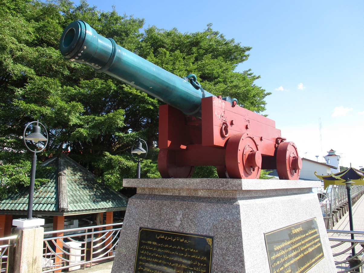 SENI LAMA MELAYU (MALAY OLDEN ART): Replika meriam Sri Patani (Replica ...